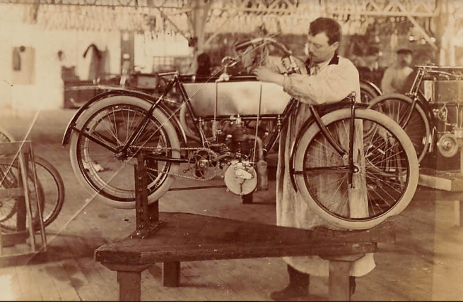 1905 – Motorcycle Timeline
