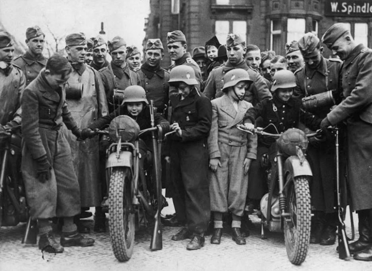 World War 2 gallery – Motorcycle Timeline